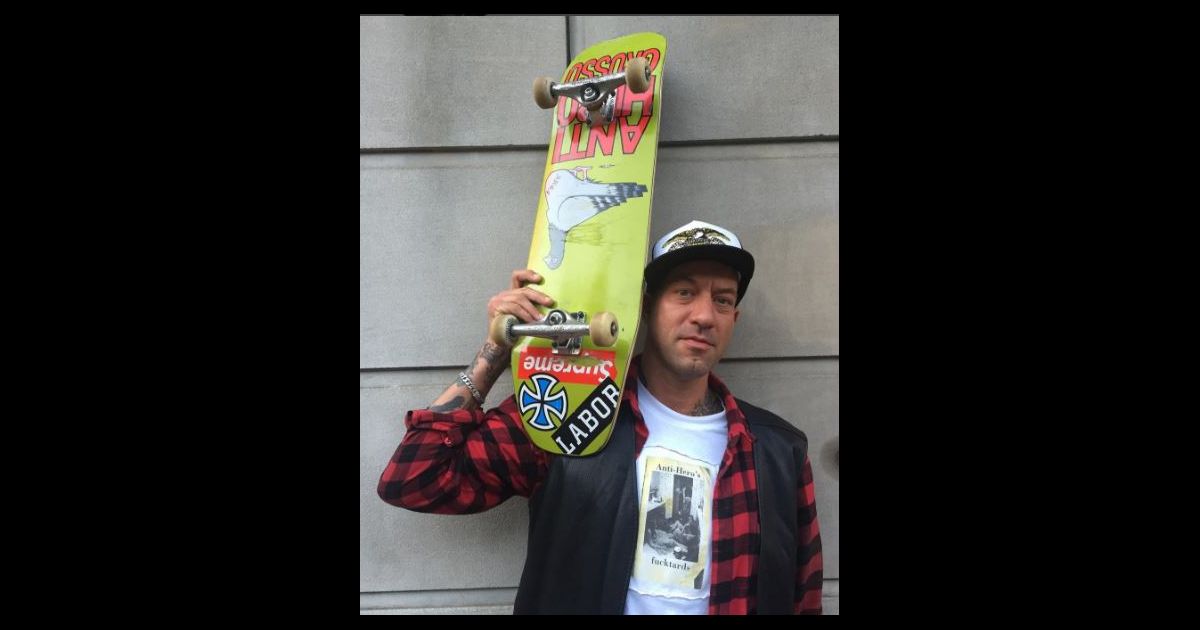 Brian Anderson pose sur Instagram, le 28 septembre 2016 - Purepeople