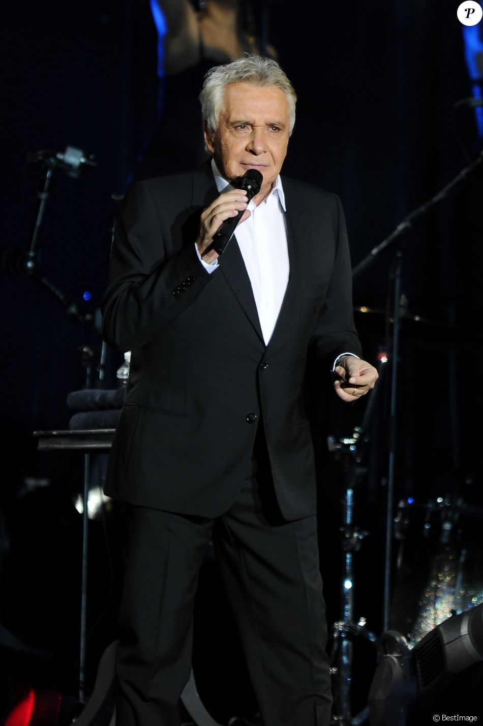 Michel Sardou en concert au Palais Omnisports de Paris Bercy, à Paris ...