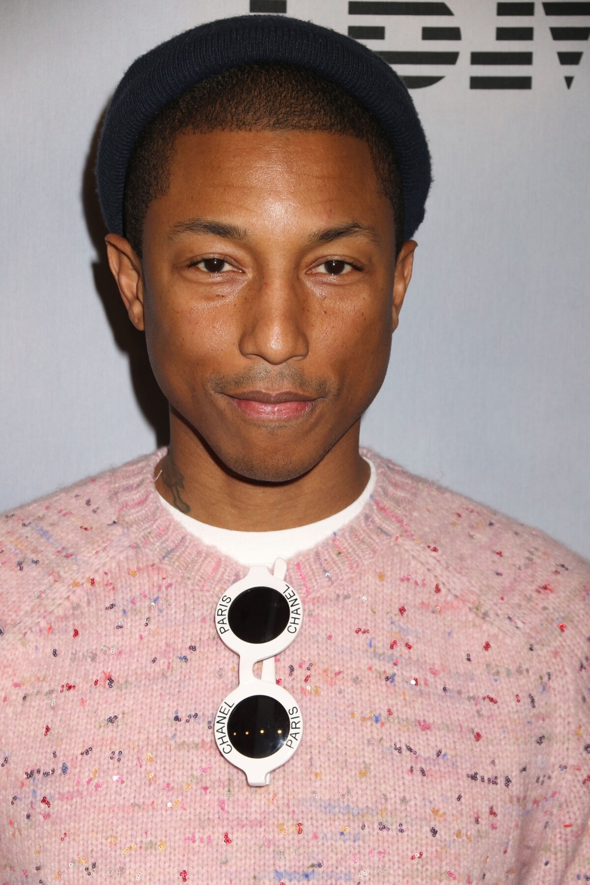 Photo : Pharrell Williams à la première de 'Hidden Figures' au théâtre ...