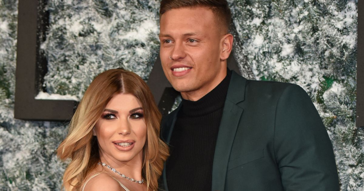 Olivia Buckland et son compagnon Alex Bowan lors de la première ...
