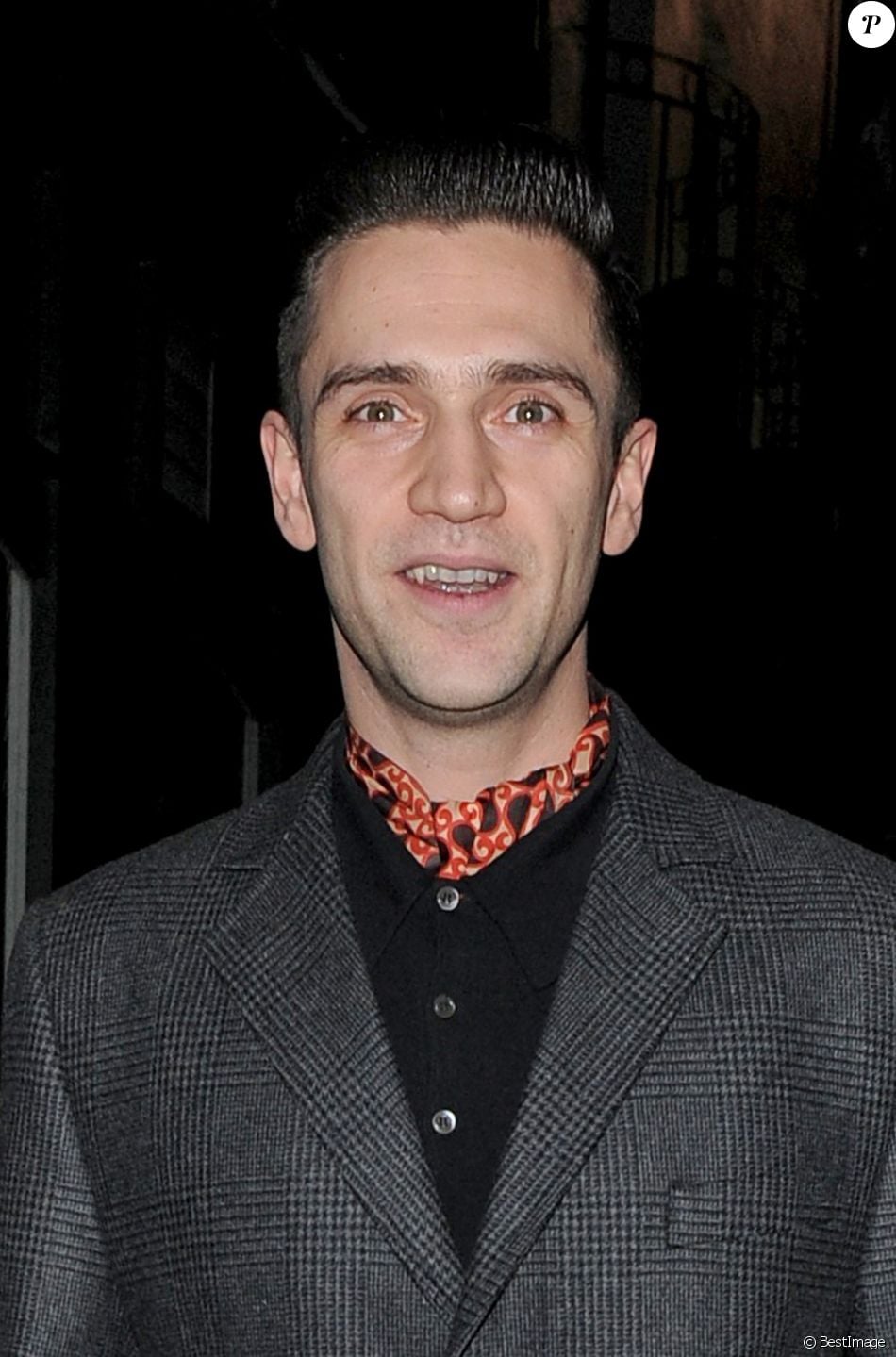 Reg Traviss quitte le Groucho Club a Londres, le 10 janvier 2013 ...