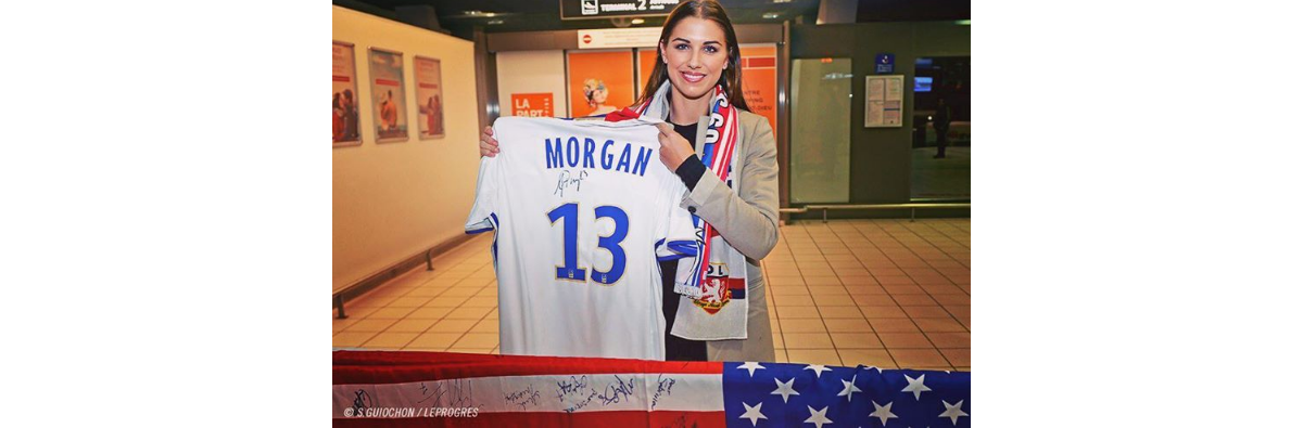 Photo : Alex Morgan et son arrivée à l'Olympique lyonnais. Janvier 2017 ...