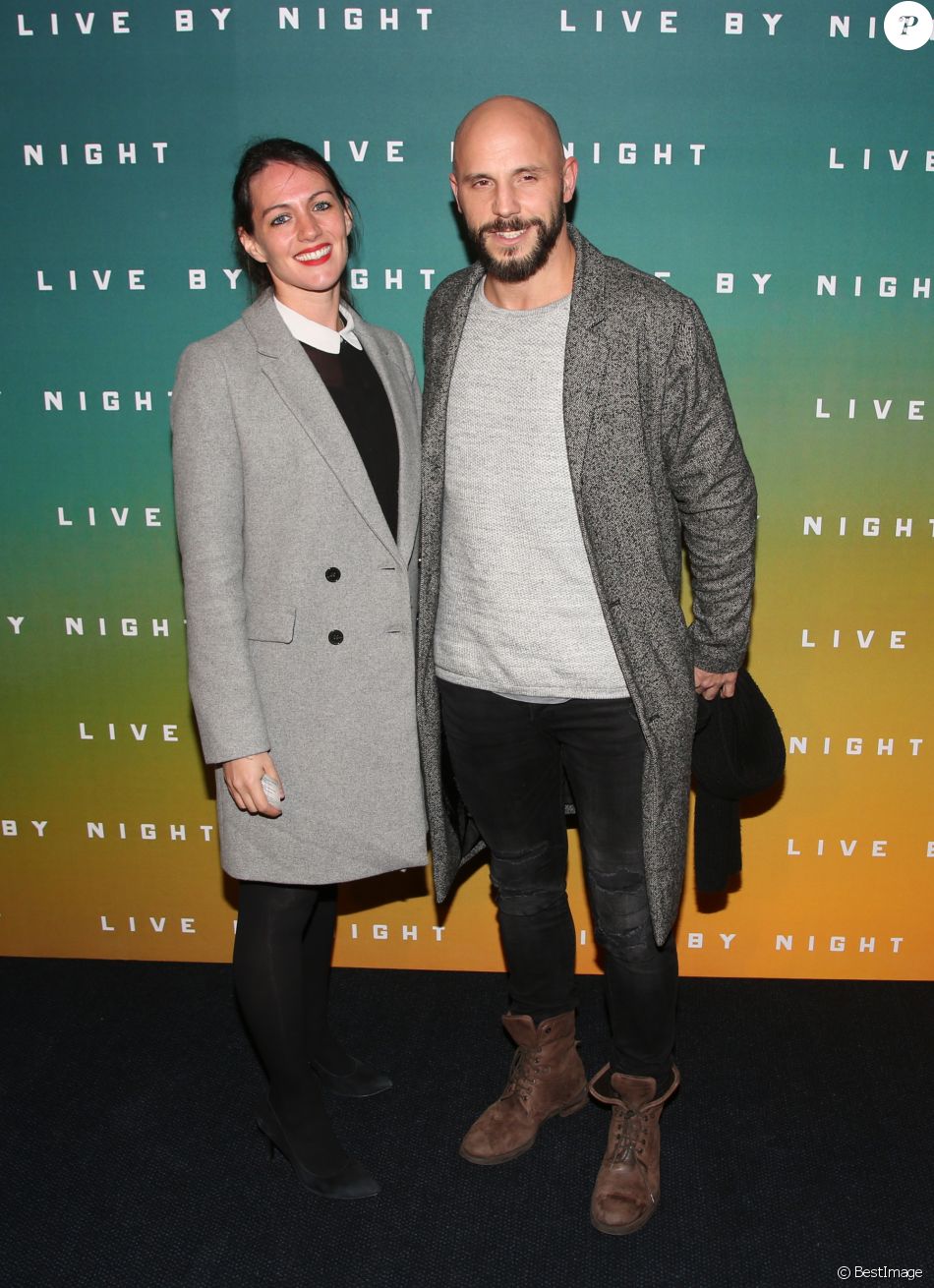 David Ban et Guest lors de l'avant-Première du film Live By Night au ...