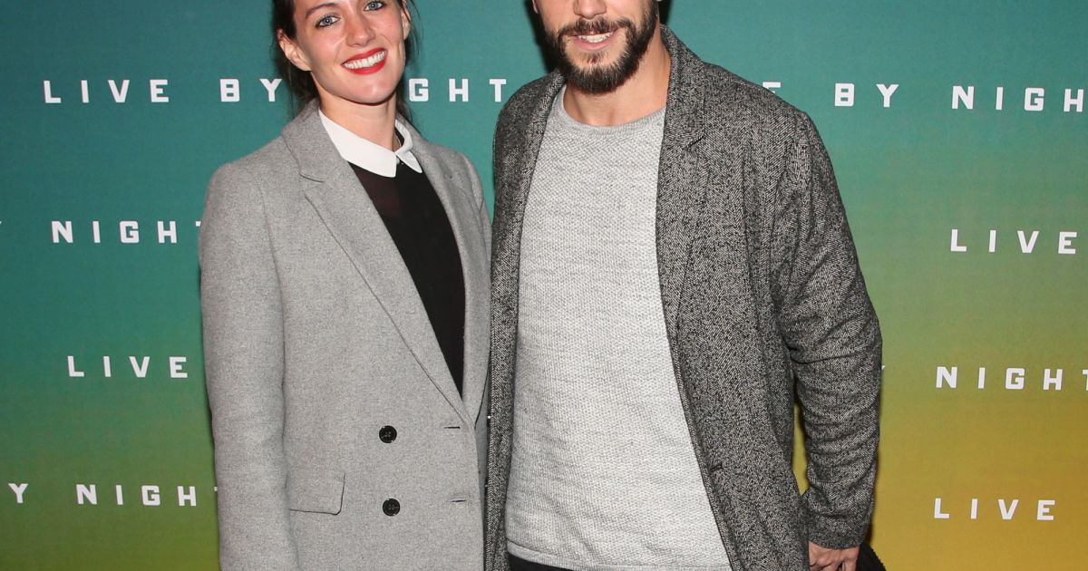 David Ban et Guest lors de l'avant-Première du film Live By Night au ...