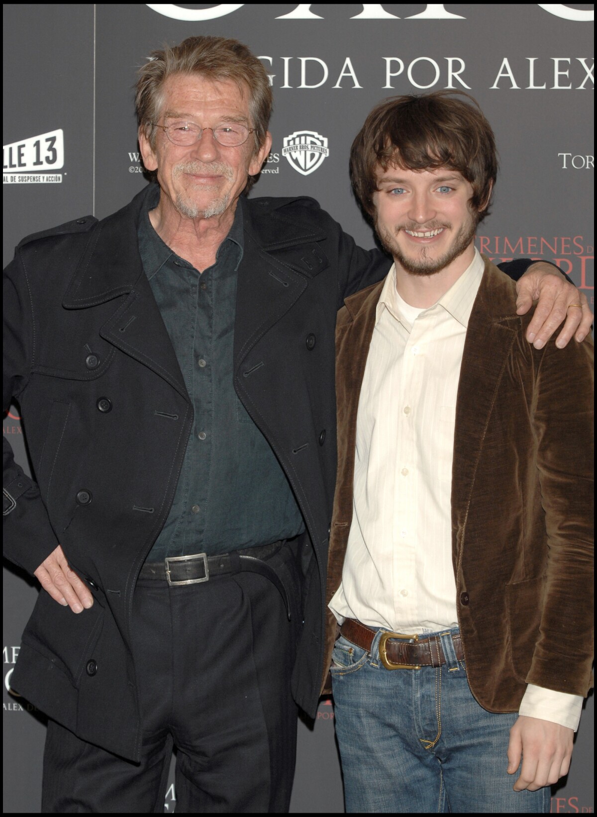 Photo : John Hurt et Elijah Wood en 2008 à Madrid. L'acteur célèbre ...