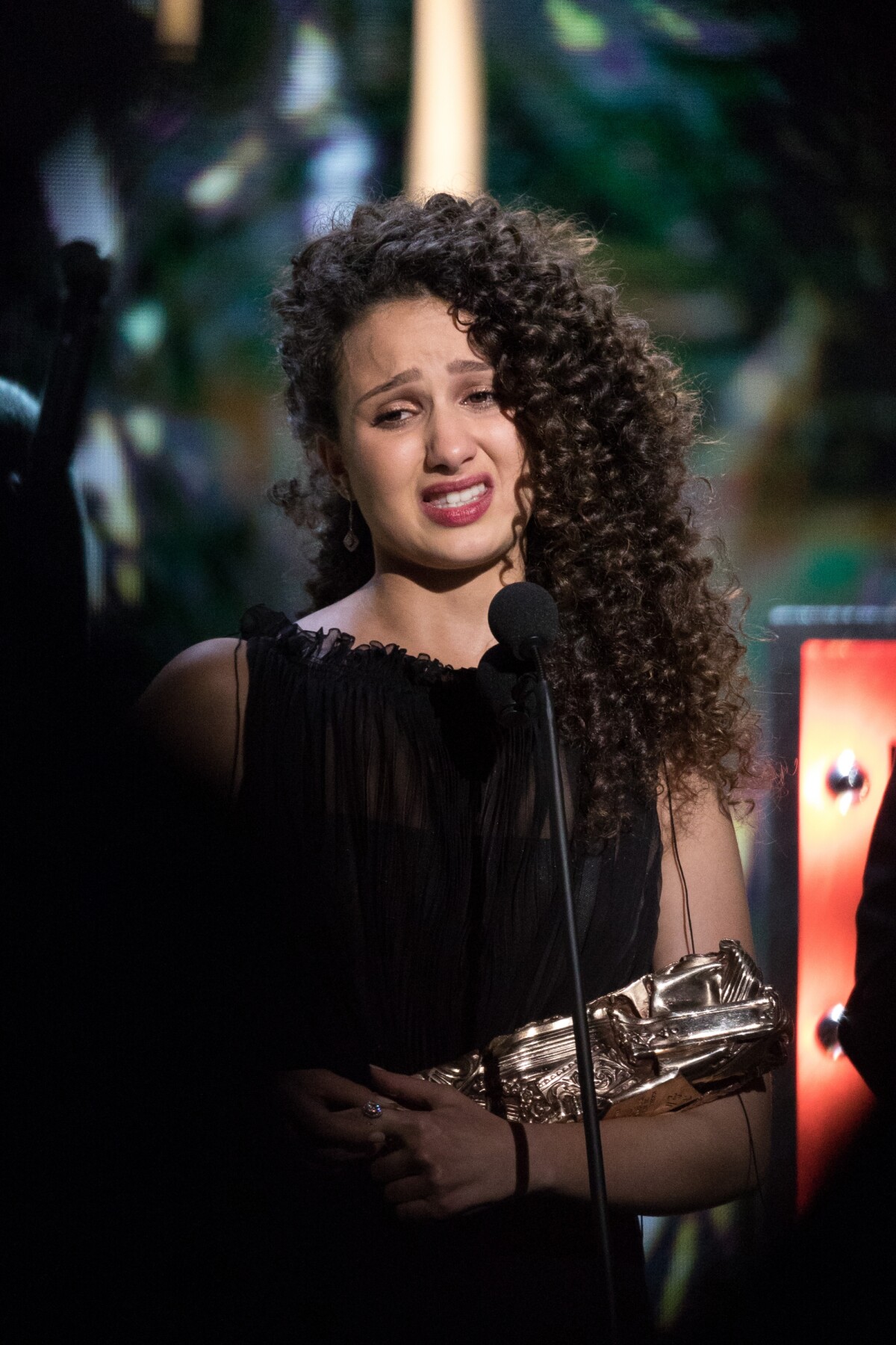 Vidéo : Oulaya Amamra, meilleur espoir féminin, dédie son César à son ...