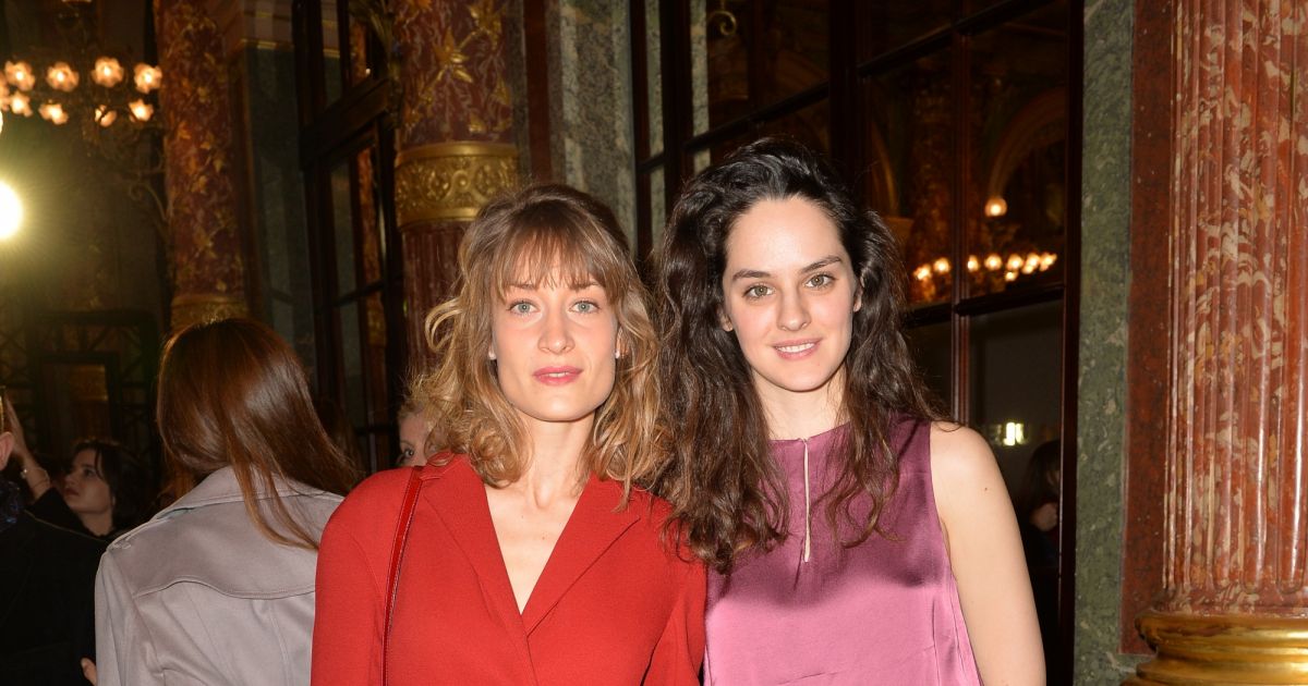 Mathilde Moulinat, Noémie Merlant au défilé de mode Paule Ka collection ...