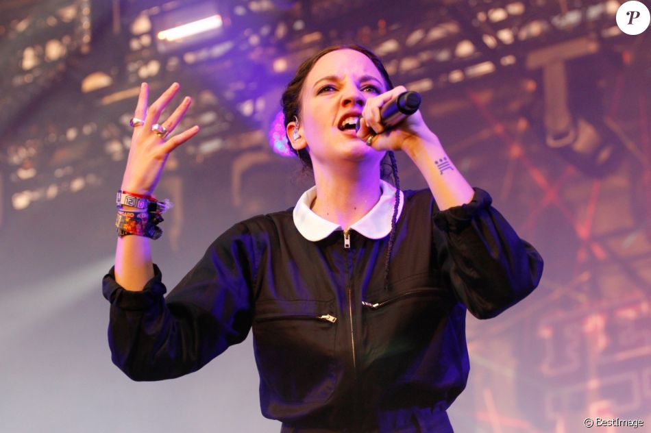 La chanteuse Jain en concert lors du Fnac Live Festival 2016 sur le ...