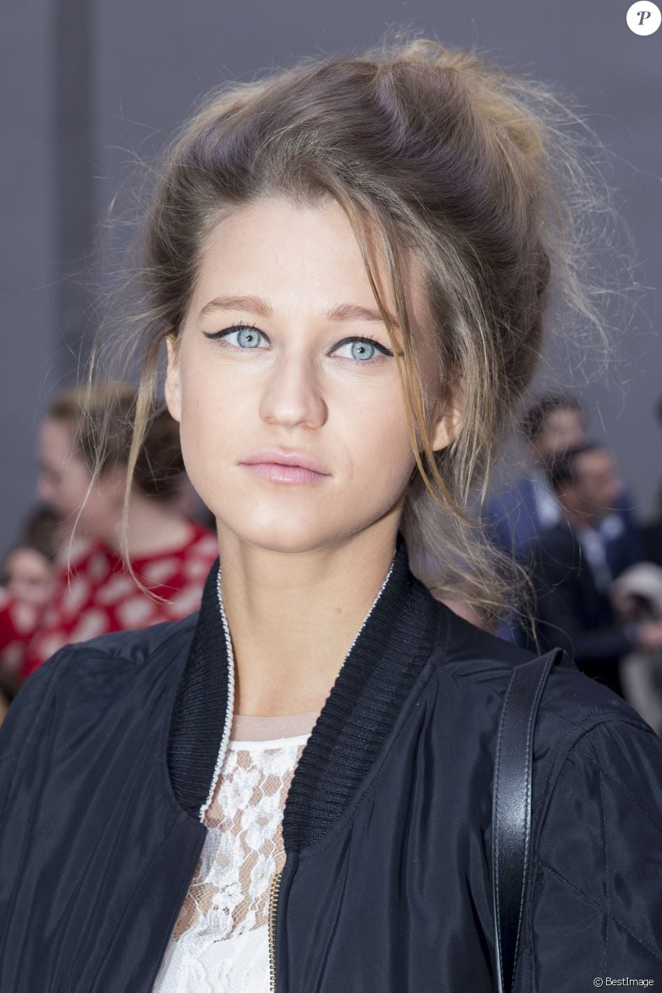 Selah Sue au défilé de mode Chloé collection prêt-à-porter Printemps ...