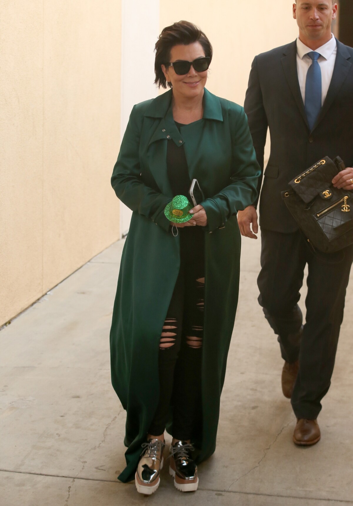 Photo : Kris Jenner (habillée en vert pour la St Patrick) fête l'anniversaire de Rob Kardashian ...