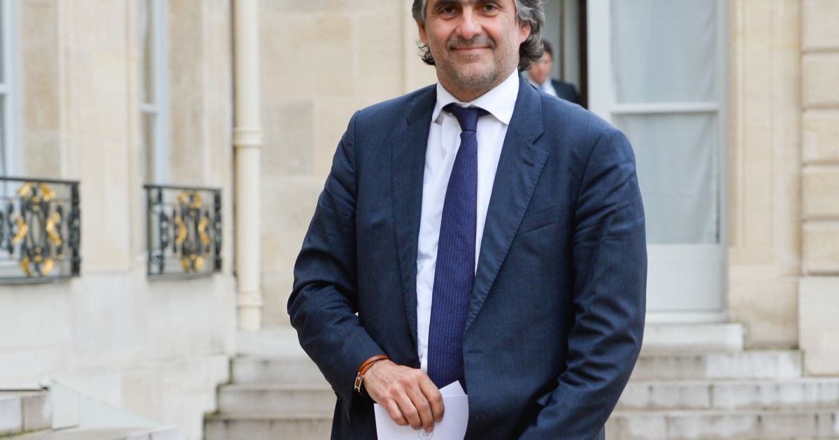 Emmanuel Chain lors de l'élévation de L. Renaud au rang de grand-croix ...