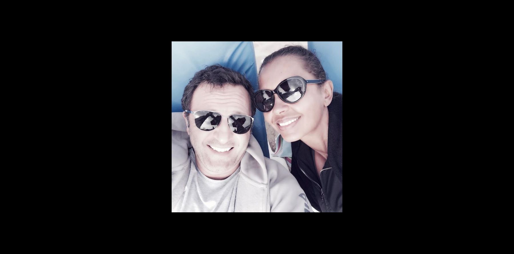 Karine Le Marchand : Selfie à la plage avec Arthur ! - Purepeople