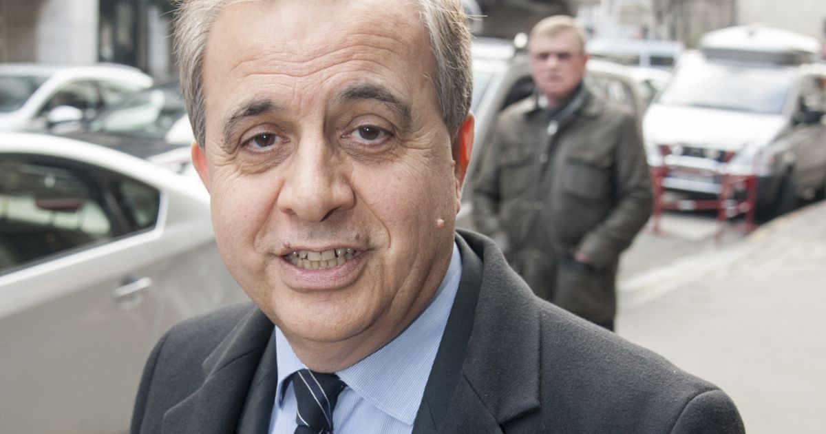 Roger Karoutchi sortant de la réunion du bureau politique du parti Les ...