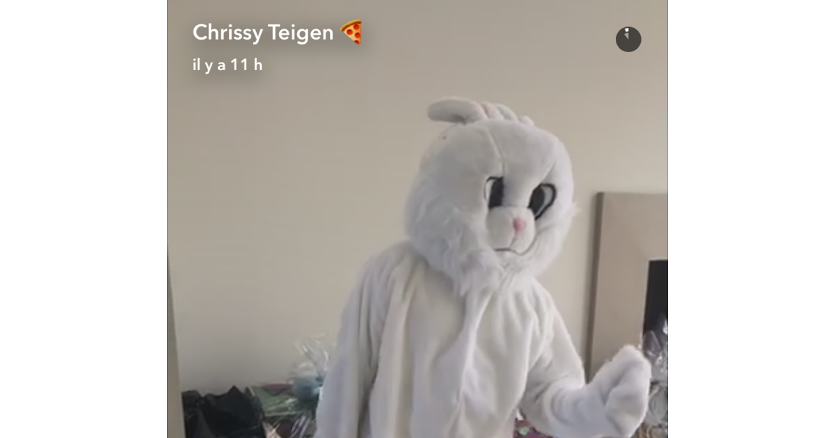 John Legend déguisé en lapin pour les fêtes de Pâques 2017 - Purepeople