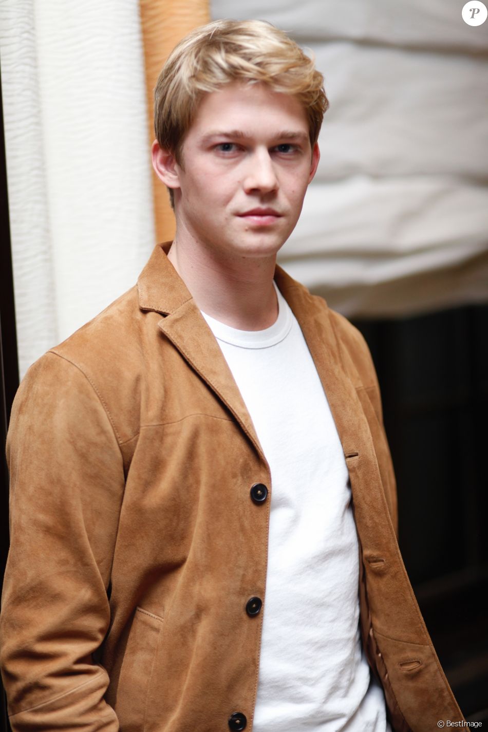 Joe Alwyn, en conférence de presse pour le film Billy Lynn's Long ...