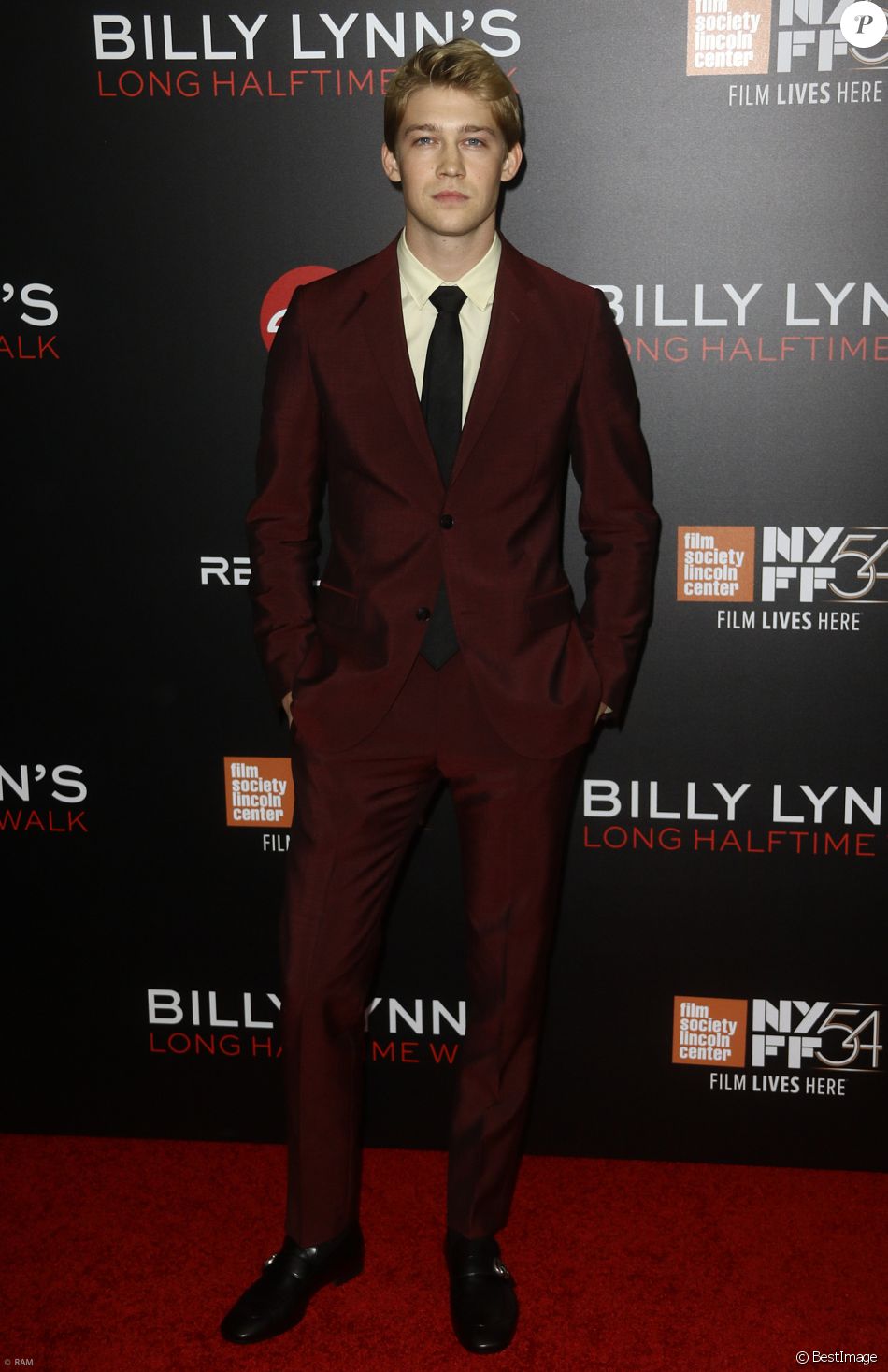 Joe Alwyn à la première de 'Billy Lynn's Long Halftime Walk'' lors du ...