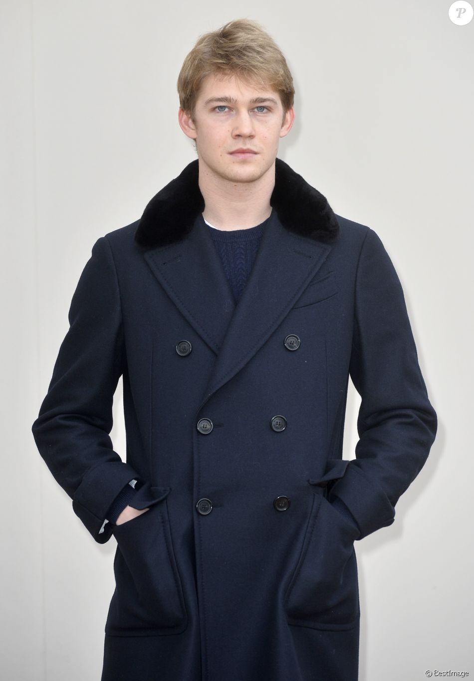 Joe Alwyn - Photocall lors du défilé Burberry Prorsum Hommes Printemps ...