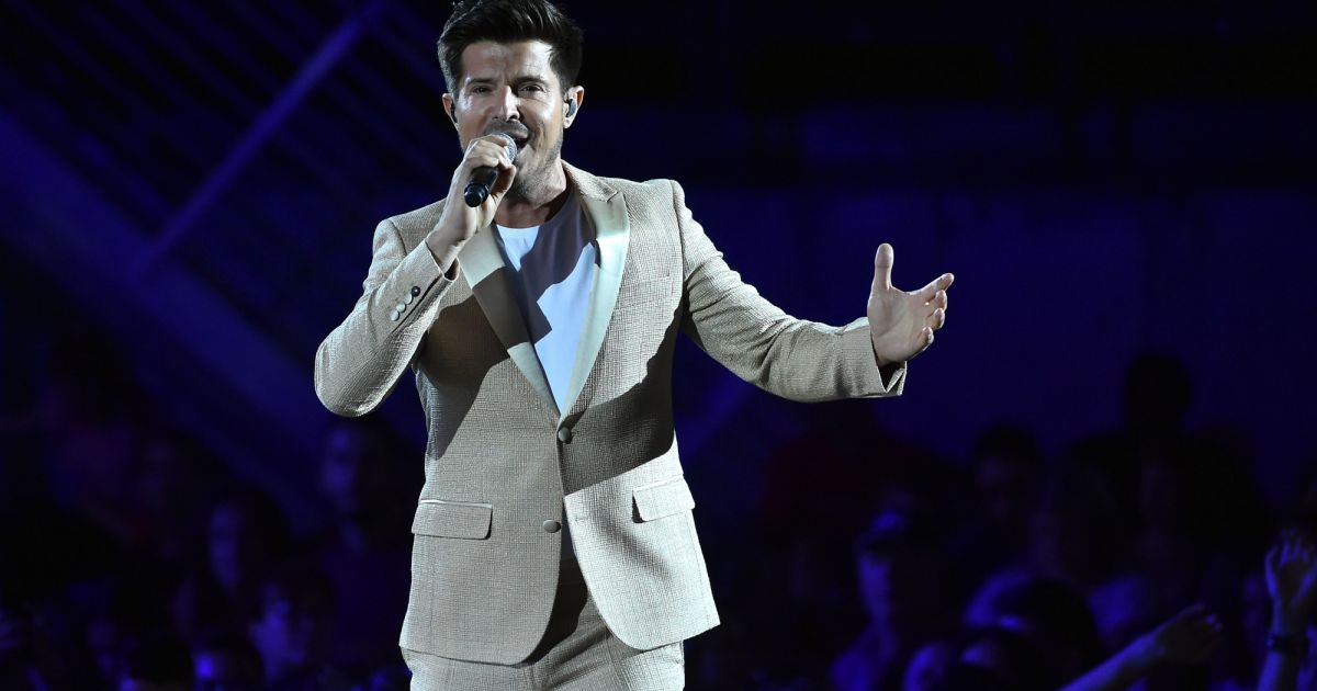 Exclusif - Vincent Niclo en pleine prestation lors de l'émission La ...