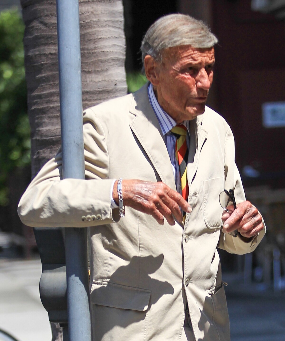 Photo : Richard Anderson à la sortie d'un centre médical à Beverly ...