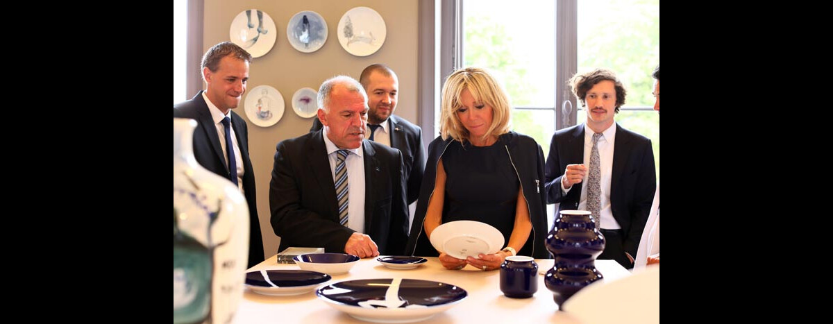 Photo : Exclusif : La Première dame Brigitte Macron (Trogneux) visite ...
