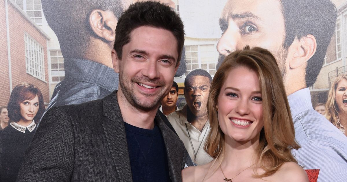 En novembre 2017, Topher Grace et Ashley Hinshaw sont devenus parents ...