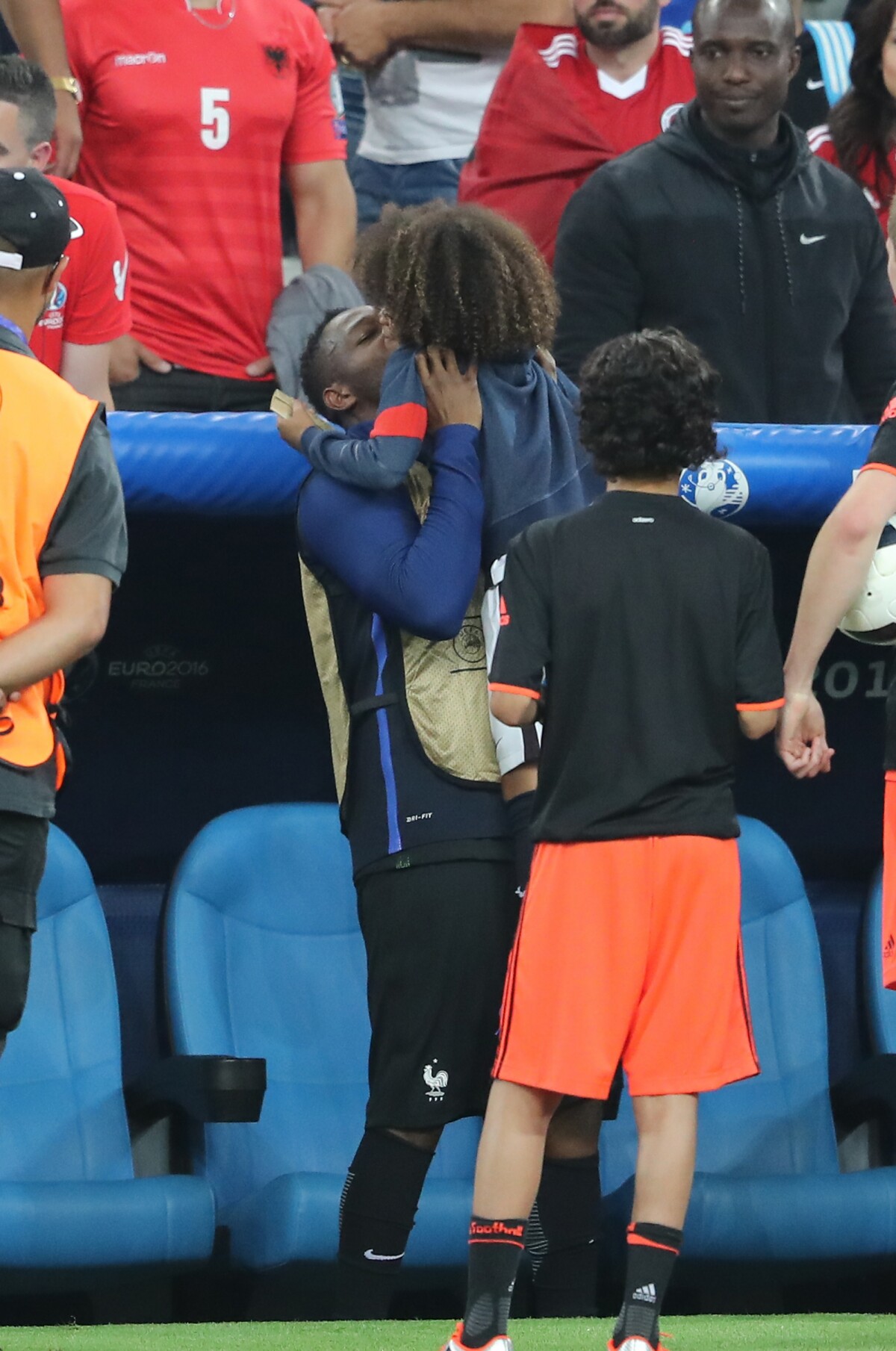 Photo : Steve Mandanda et son fils Sacha au match de l'Euro 2016 France ...