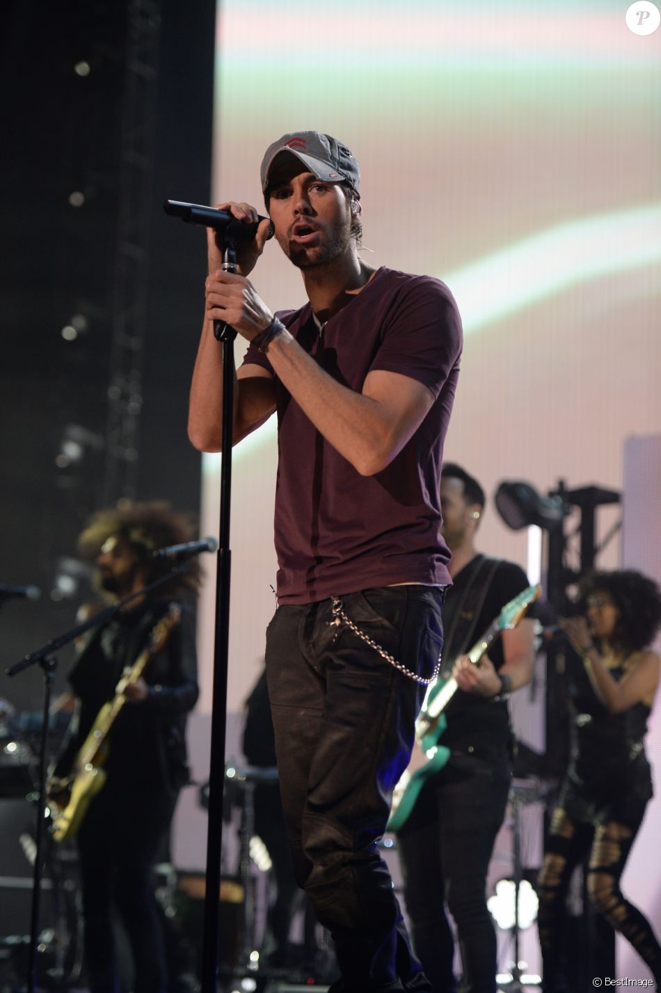 Concert de Enrique Iglesias lors du festival iHeartRadio Fiesta Latina ...