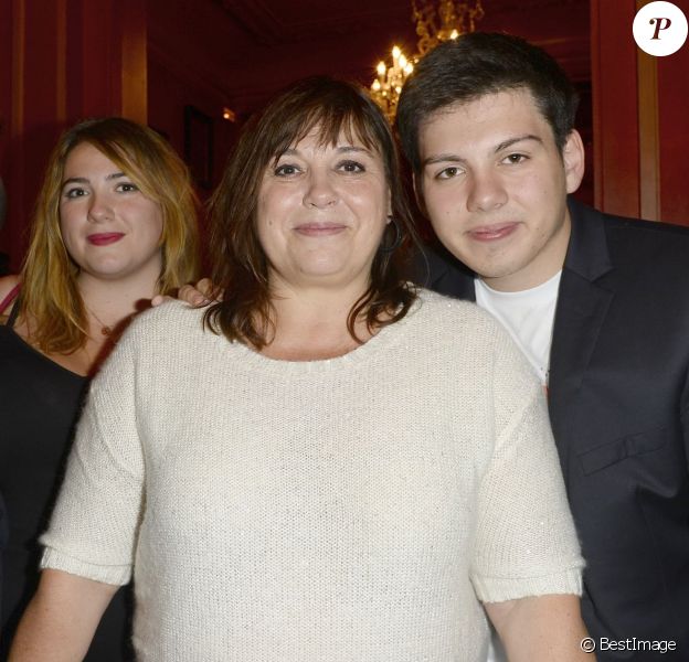 Michèle Bernier, mère et grand-mère épanouie : Photos complices avec ...