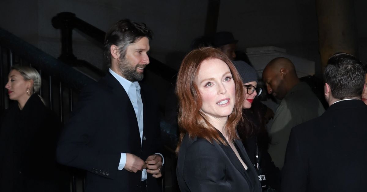 Julianne Moore et son mari Bart Freundlich - Défilé de mode Tom Ford ...