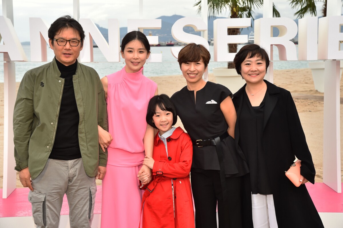 Photo : Kim Cheol-Kyu, le réalisateur de la série, Lee Bo-young, et Heo ...