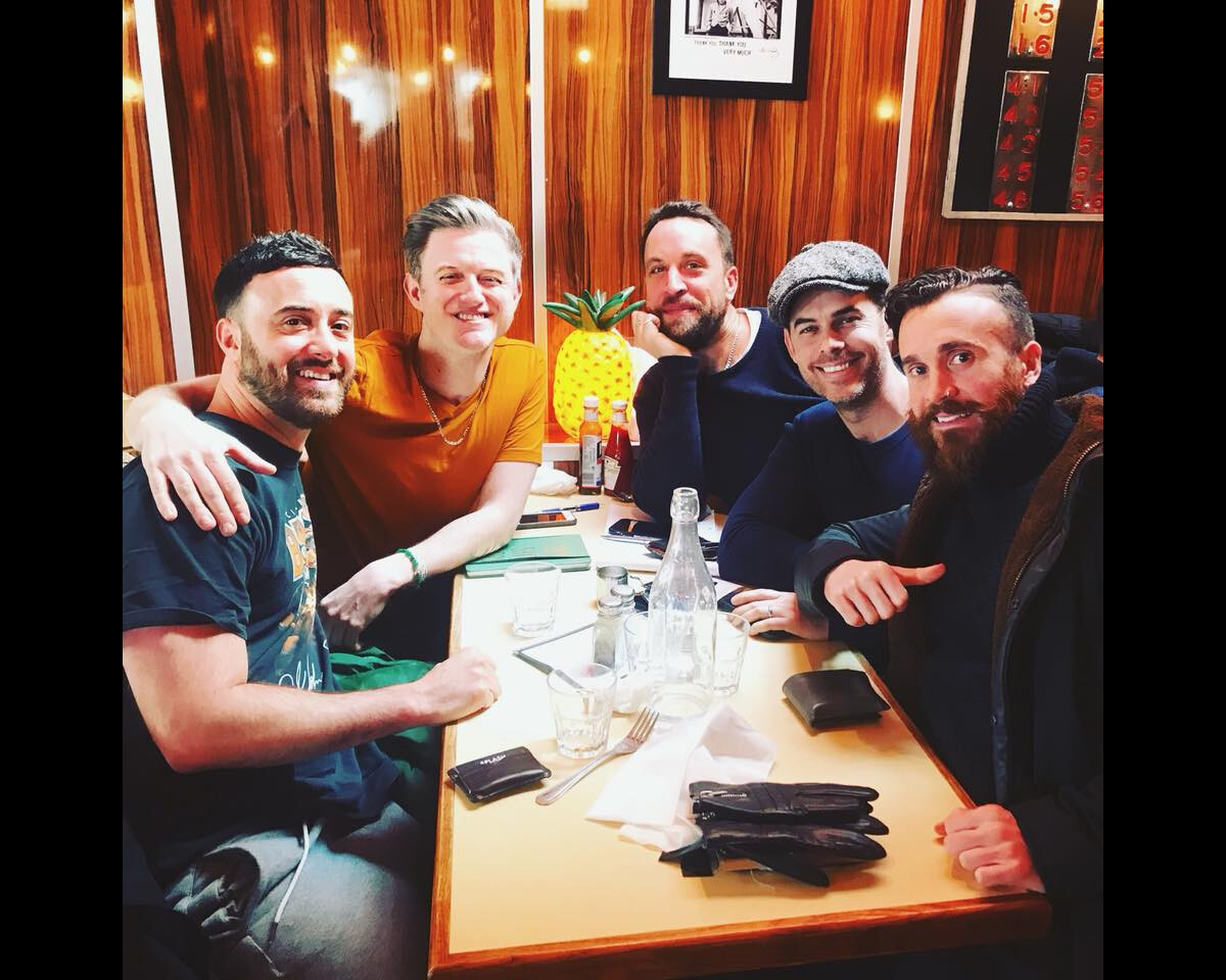 Photo : Tim Matley avec son groupe The Overtones le 19 mars 2018 ...