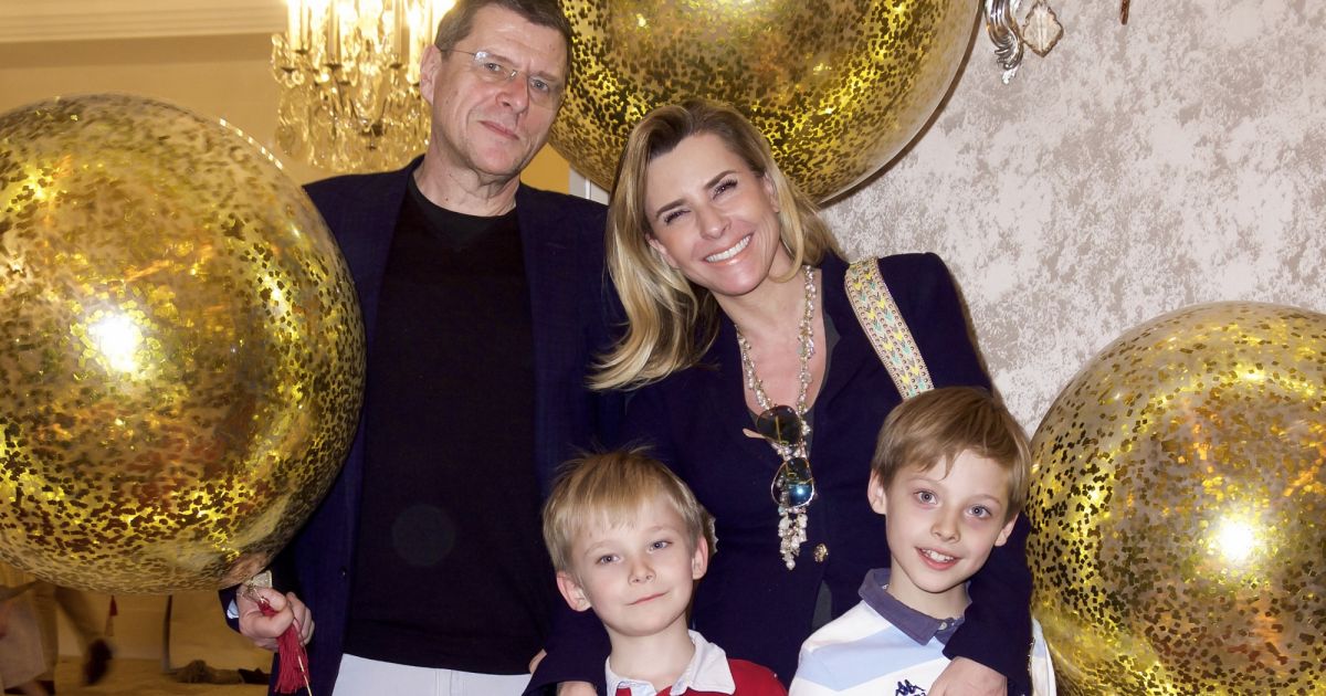 Exclusif - Gilles August, sa femme Marie-Laure Buisson et leurs enfants ...