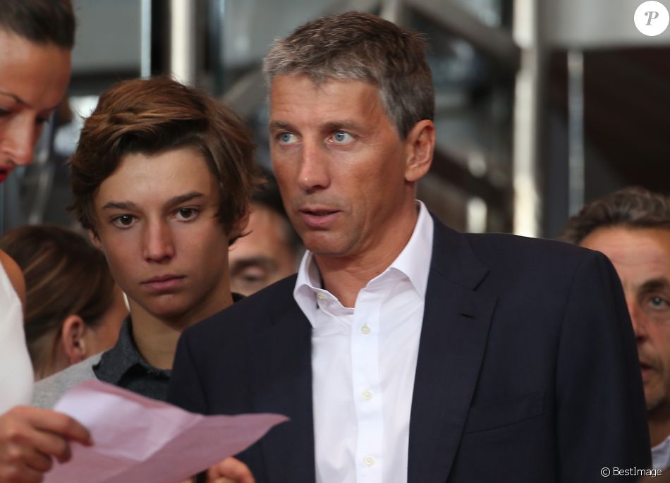 Stéphane Courbit et son fils - People assistent au match de football ...