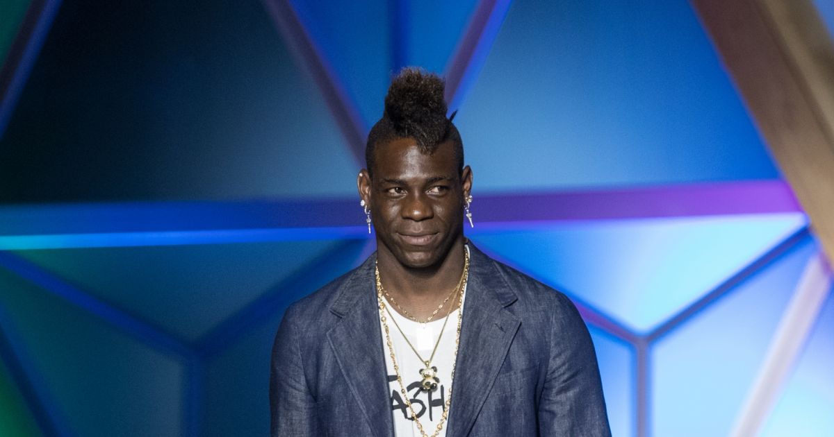 Mario Balotelli lors du défilé de mode Fashion For Relief lors du ...