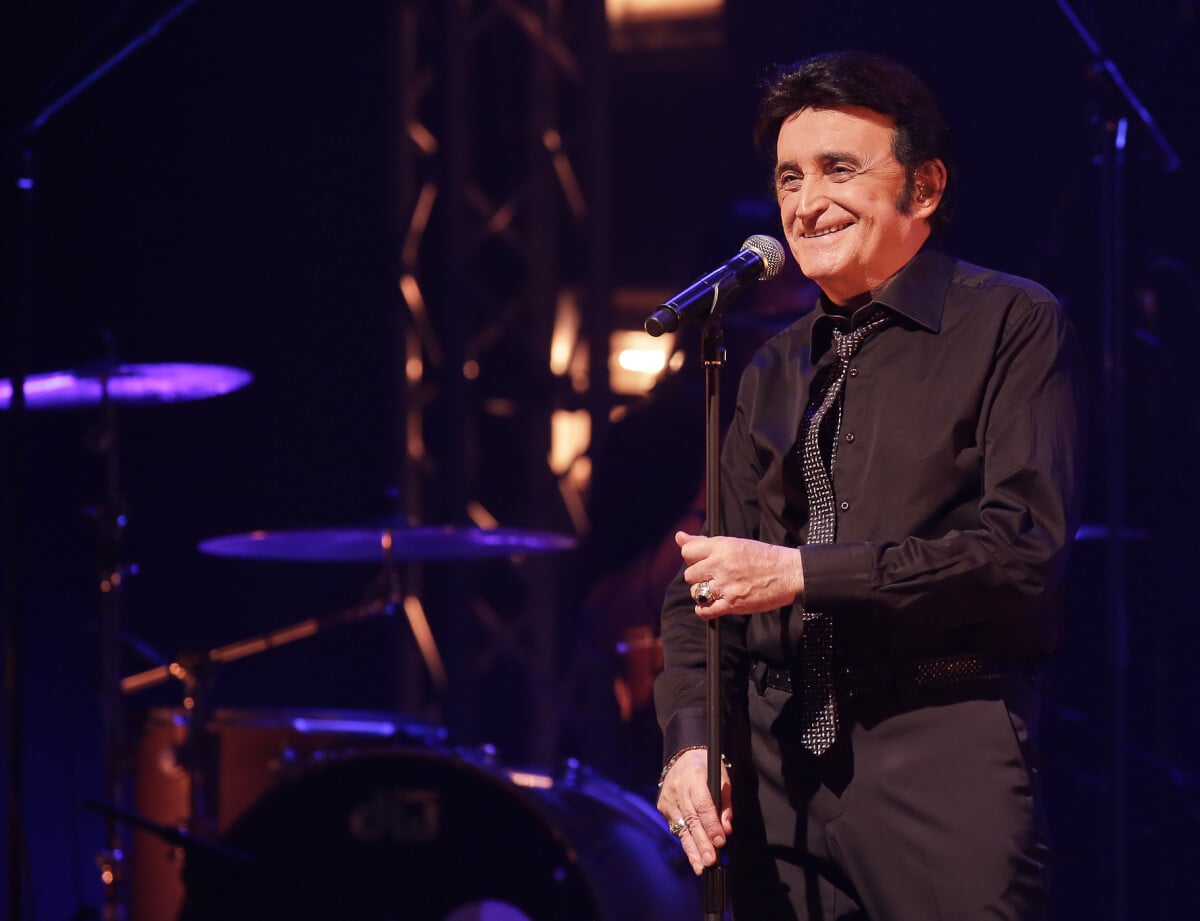Photo : Dick Rivers sur la scène du Théâtre du Casino Barrière à Lille ...