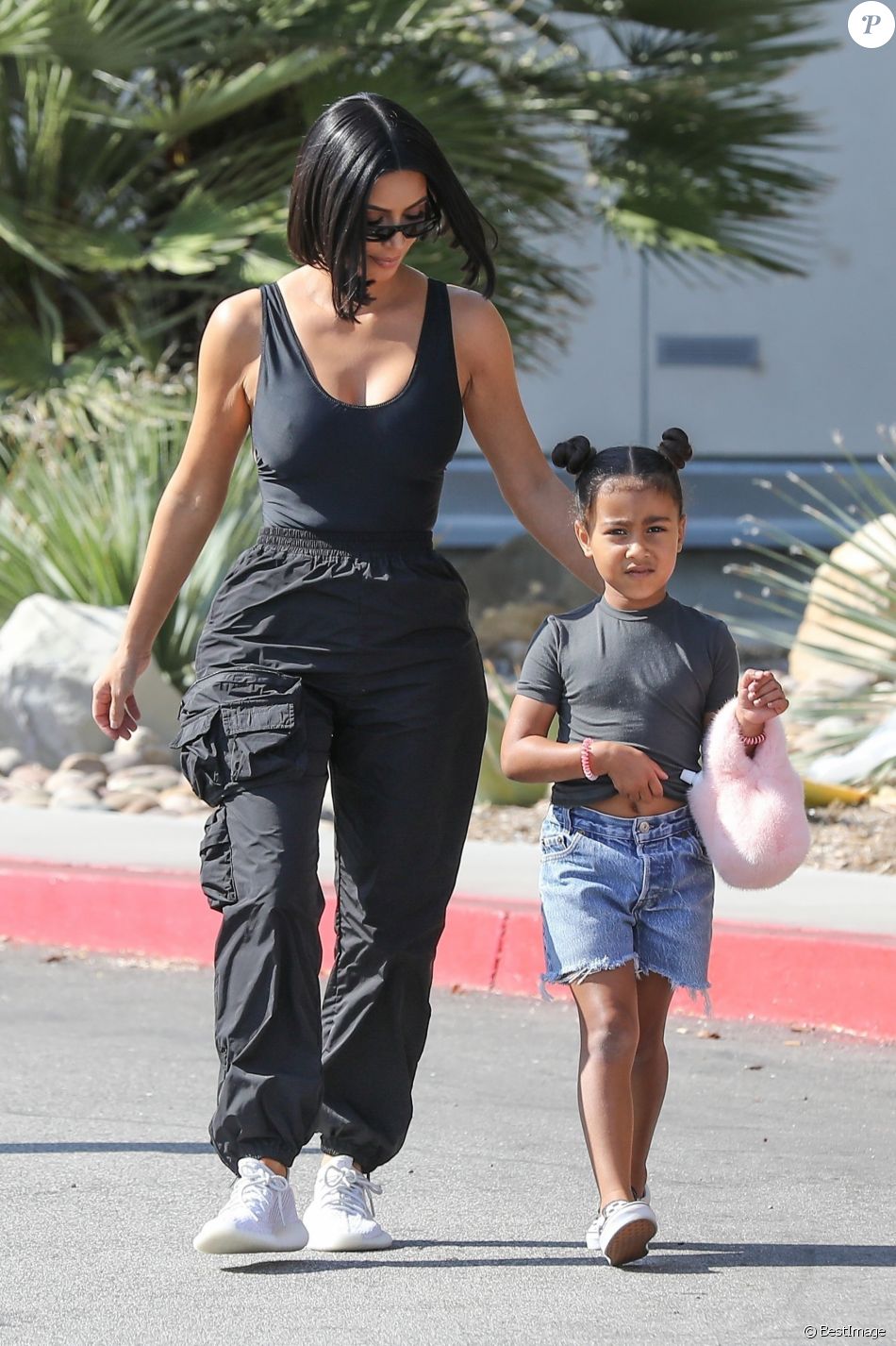 Exclusif - Kim Kardashian et sa fille North West à Canoga Park à Los ...