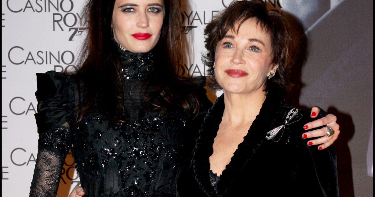 Eva Green et sa mère Marlène Jobert à la première de Casino Royale au ...