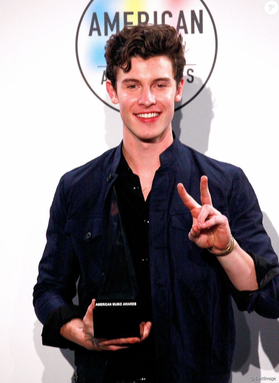 Shawn Mendes à la press room des American Music Awards 2018 au théâtre ...