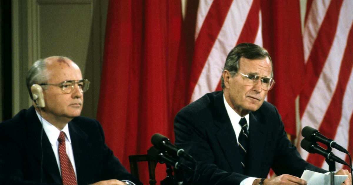 George H.W. Bush et Mikhail Gorbachev lors d'une conférence de presse ...