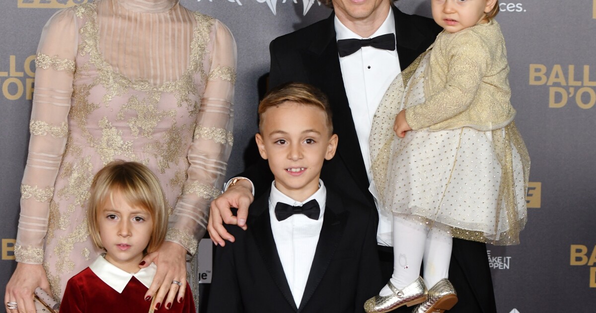 Luka Modric sacré Ballon d'or 2018, devant sa ravissante épouse et ...