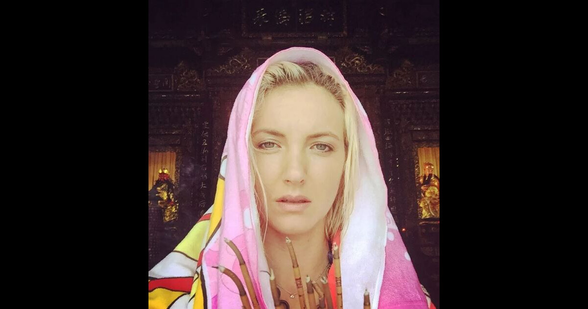 Photo : La chanteuse Anca Pop prend la pose sur Instagram. - Purepeople