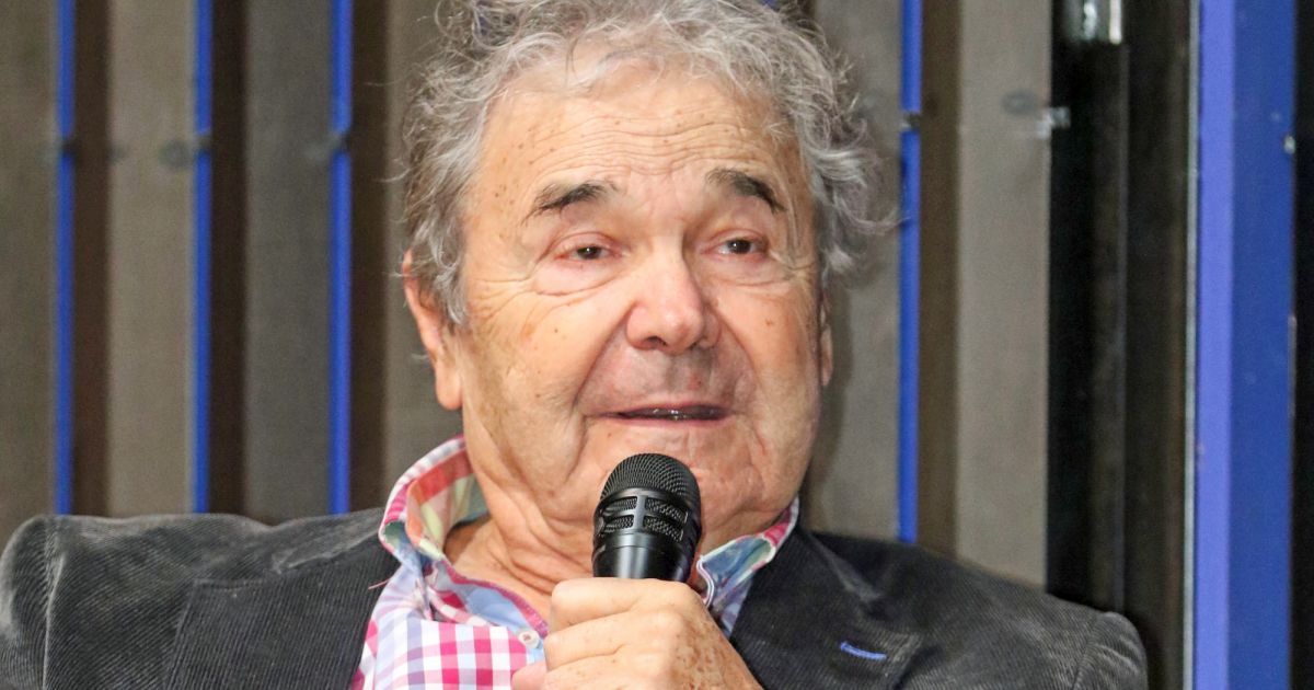 Pierre Perret présente son livre Ma vie en vin à la librairie Mollat à ...