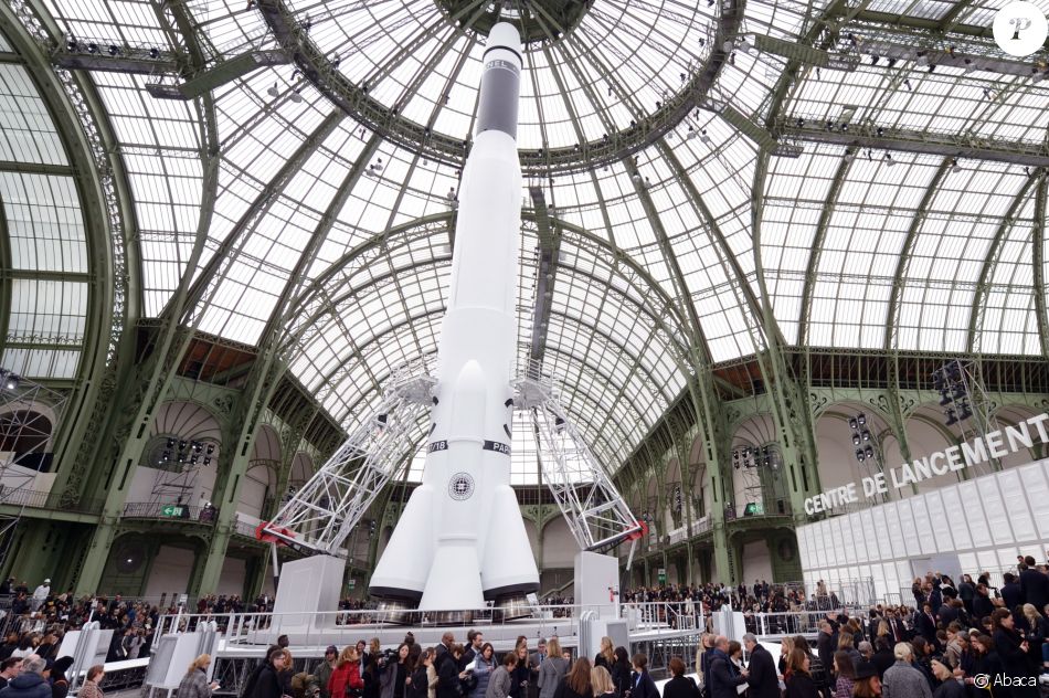Défilé Chanel Space Center, collection automne-hiver 2017-2018 au Grand ...