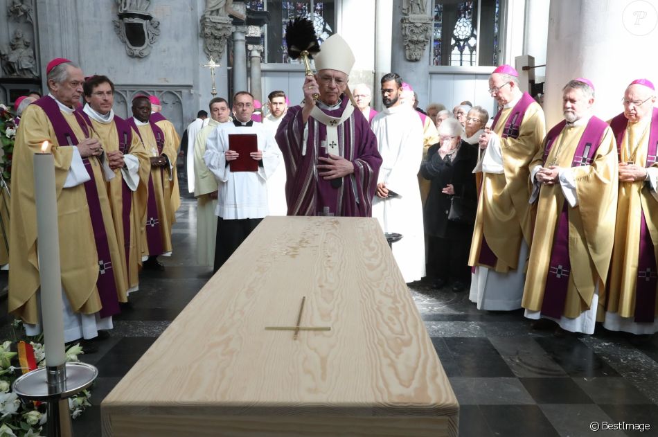 L'archevêque Jozef De Kesel lors des obsèques du cardinal Godfried ...