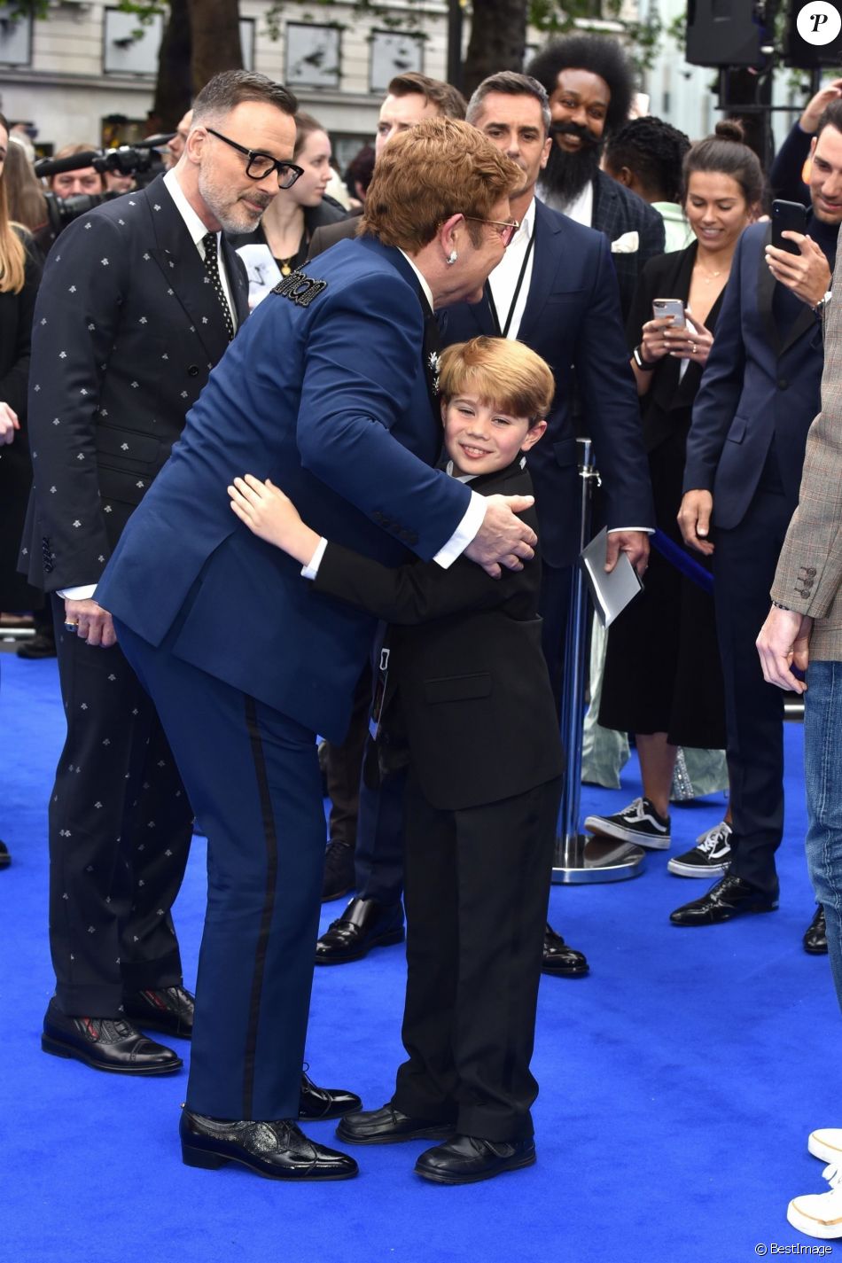 Sir Elton John, son mari David Furnish, Matthew Illesley à la première ...
