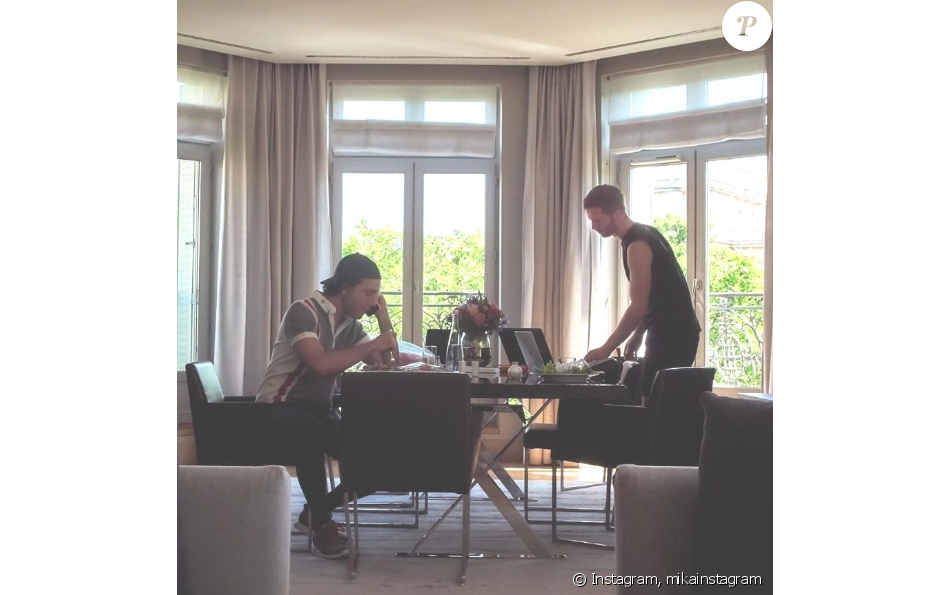 Mika : Une rare photo avec son amoureux Andy dévoilée - Purepeople