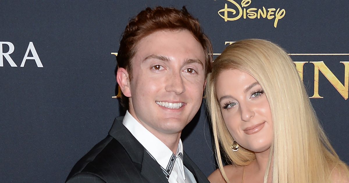Meghan Trainor et son mari Daryl Sabara à la première de The Lion King ...