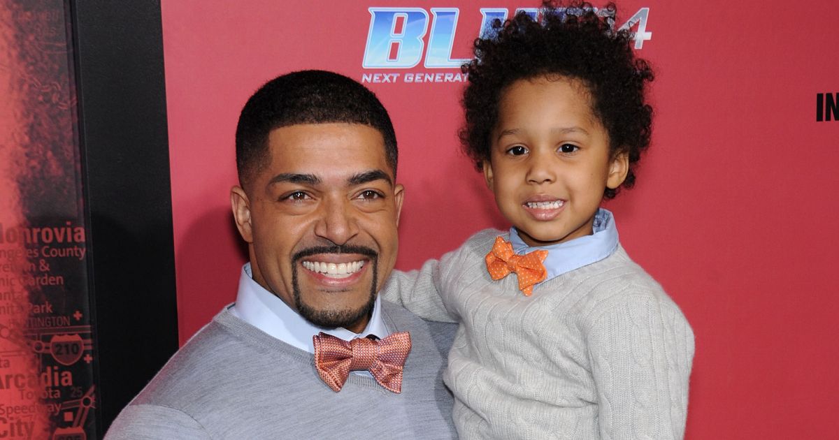 David Otunga et son fils David - Premiere du film The Call a Hollywood ...