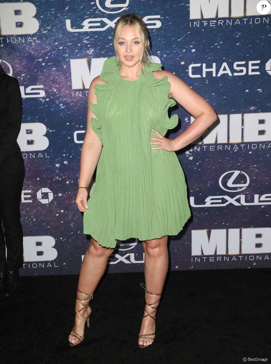 Iskra Lawrence à la première du film Men In Black International à New ...