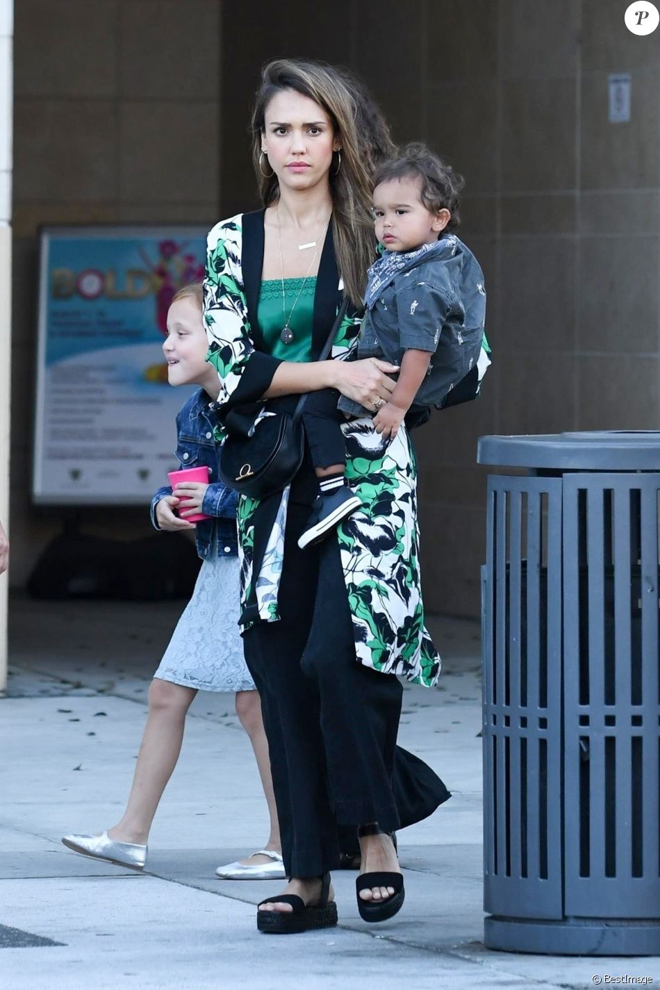 Exclusif - Jessica Alba fête l'anniversaire de sa belle-soeur Koa Jones ...